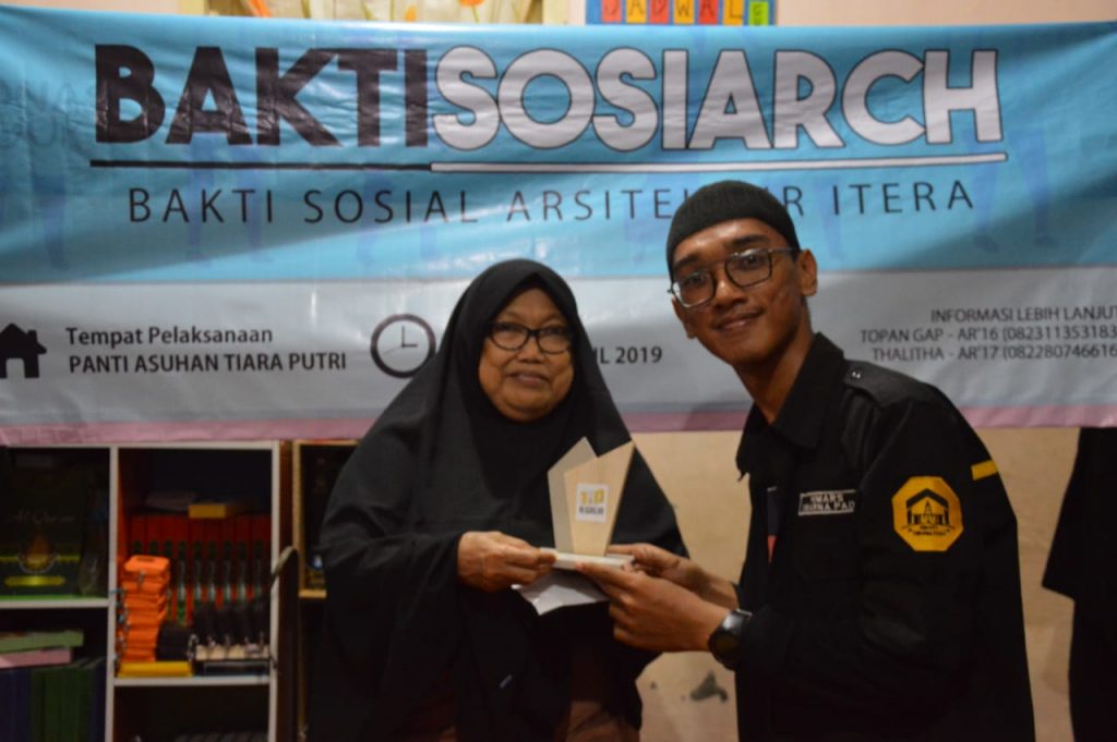Mahasiswa Arsitektur ITERA Gelar Bakti Sosial - ITERA Mahasiswa Arsitektur ITERA Gelar Bakti Sosial - ITERA