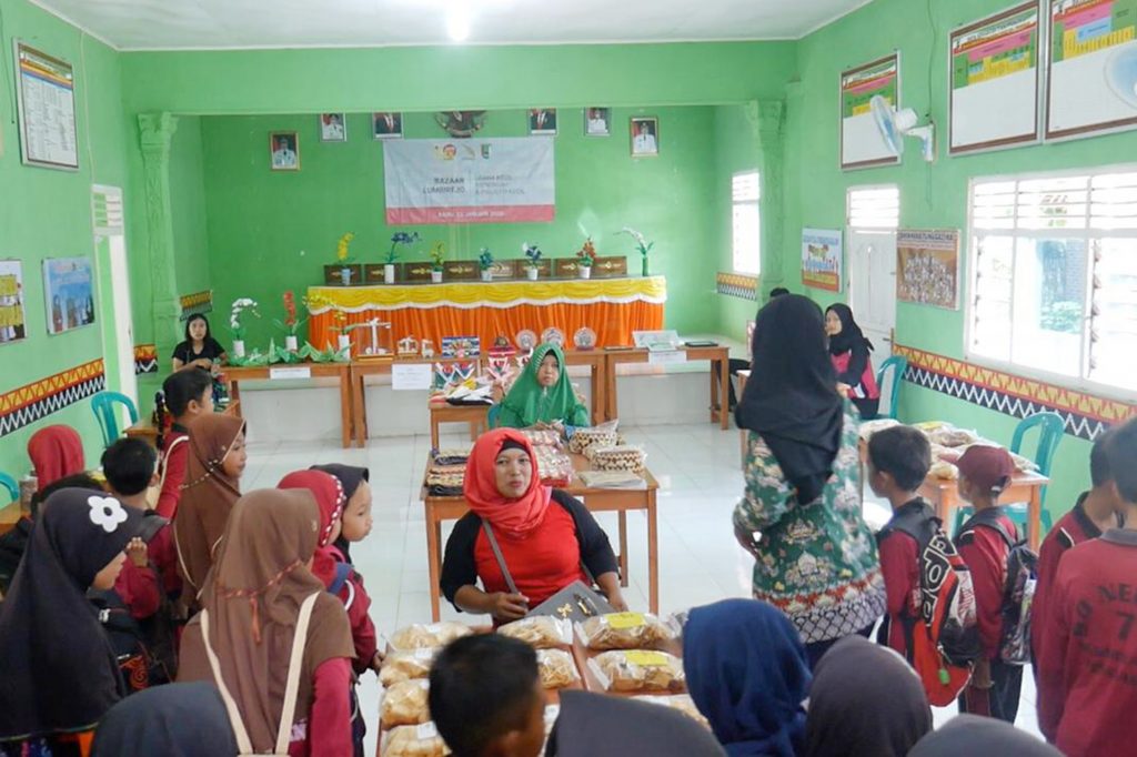 Berdayakan Ekonomi Warga Mahasiswa ITERA Adakan Pameran Produk UMKM - ITERA Berdayakan Ekonomi Warga Mahasiswa ITERA Adakan Pameran Produk UMKM - ITERA