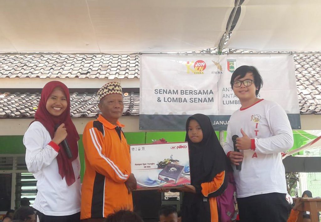 Berdayakan Ekonomi Warga Mahasiswa ITERA Adakan Pameran Produk UMKM - ITERA Berdayakan Ekonomi Warga Mahasiswa ITERA Adakan Pameran Produk UMKM - ITERA