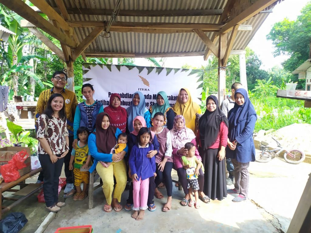 Berdayakan Ekonomi Warga, Dosen ITERA Ajarkan Teknik Pembuatan Taoge ... Berdayakan Ekonomi Warga, Dosen ITERA Ajarkan Teknik Pembuatan Taoge ...