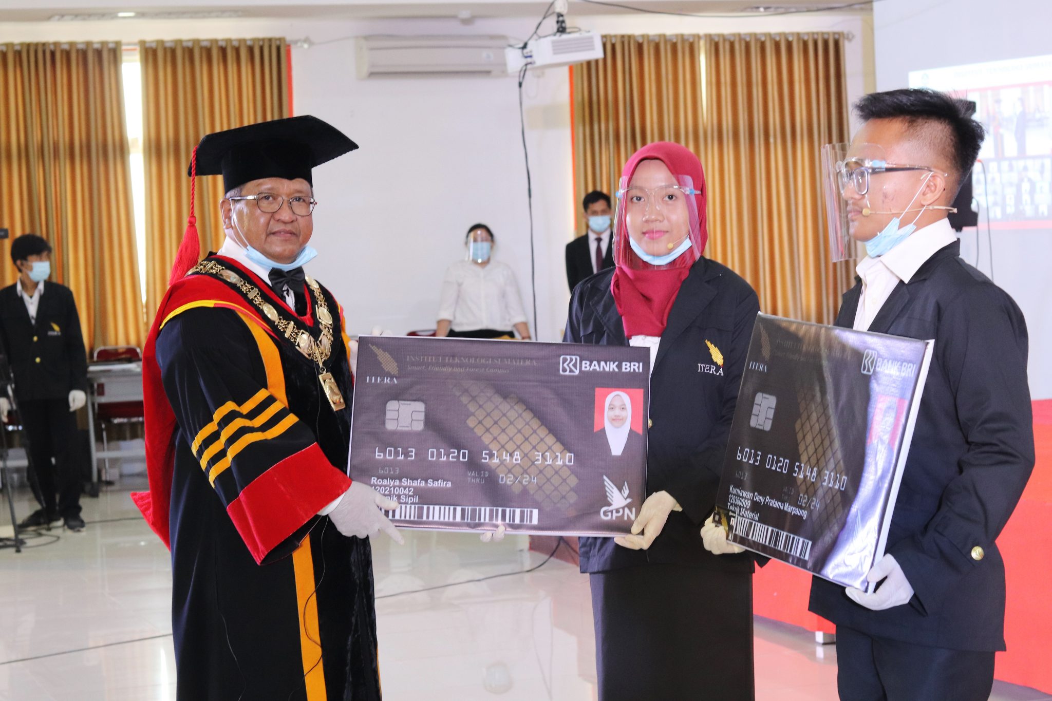 Rektor ITERA Kukuhkan 4.194 Mahasiswa Baru Secara Daring - ITERA