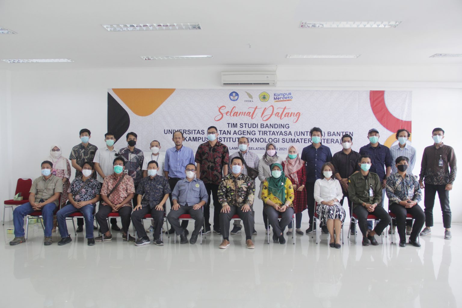 Tim Untirta Studi Banding Pembangunan Embung dan PLTS di ITERA - ITERA