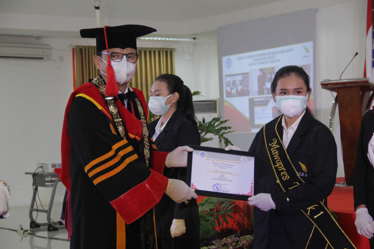 Rektor ITERA Anugerahkan Penghargaan OZT Award dan Mahasiswa ...