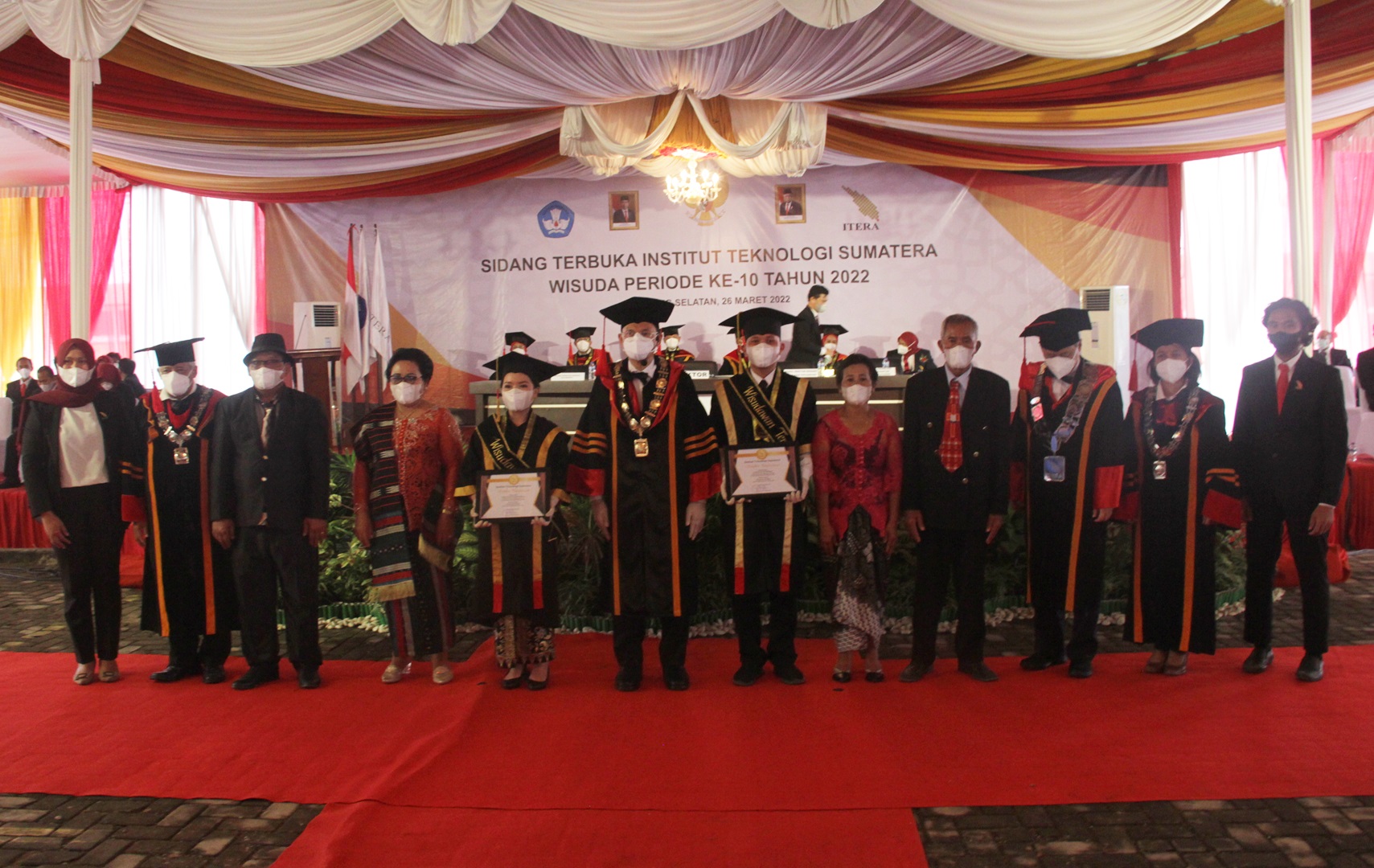 Gelar Wisuda Langsung Perdana Selama Pandemi ITERA Kembali Luluskan 300 ...