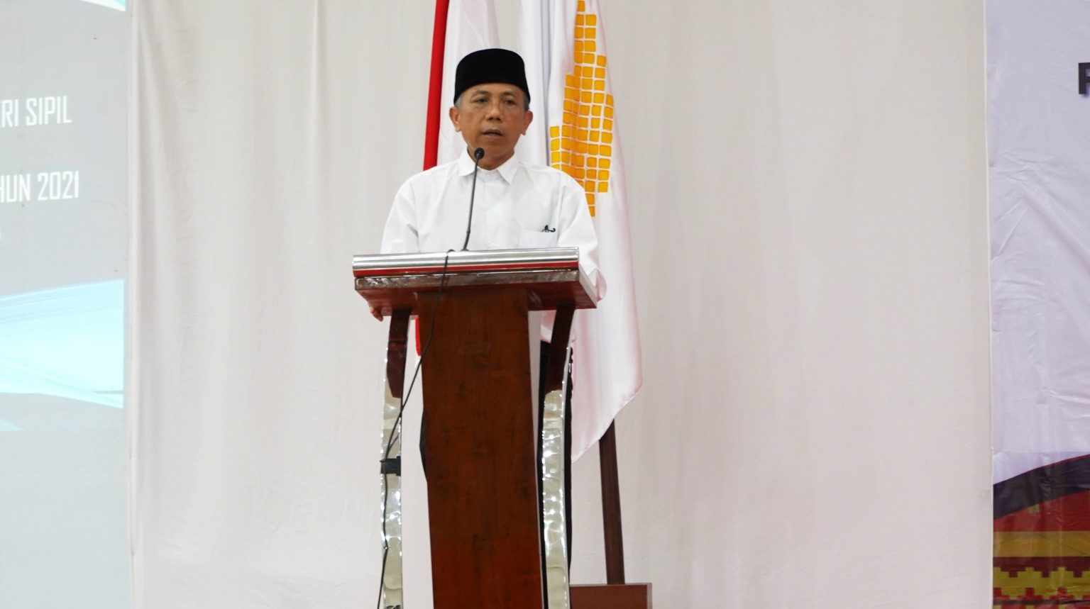 Serahkan Surat Keputusan CPNS 2021 Pimpinan ITERA Imbau Teruskan ...