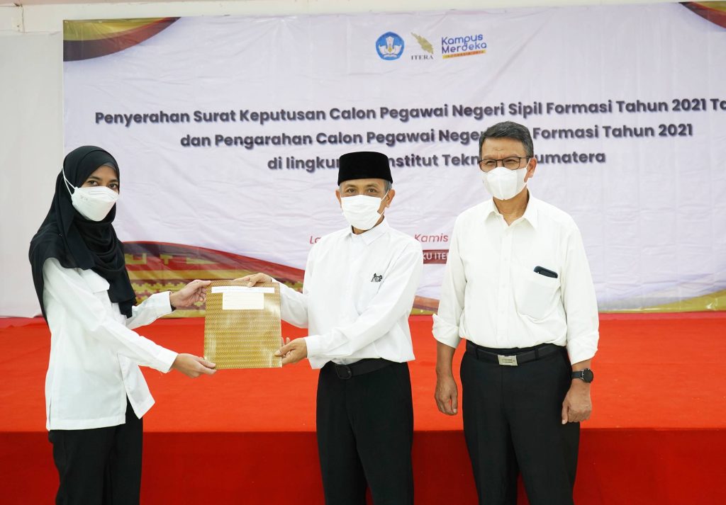 Serahkan Surat Keputusan CPNS 2021 Pimpinan ITERA Imbau Teruskan ...
