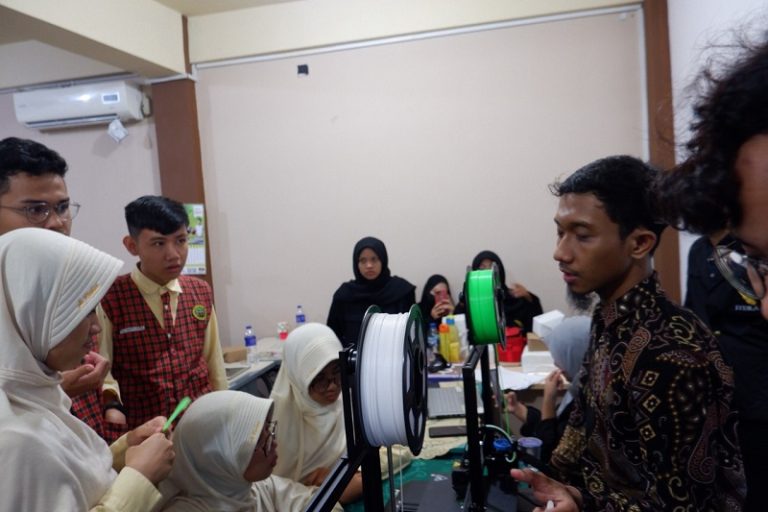 Dosen Teknik Biomedis ITERA Latih Guru Buat Media Pembelajaran Anatomi ...