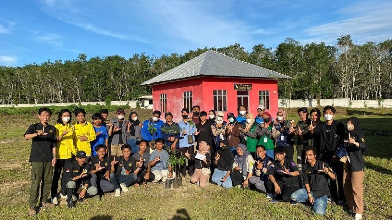 Peringati Hari Menanam Pohon, Sobat Bumi Lampung dan KM ITERA Lakukan ...