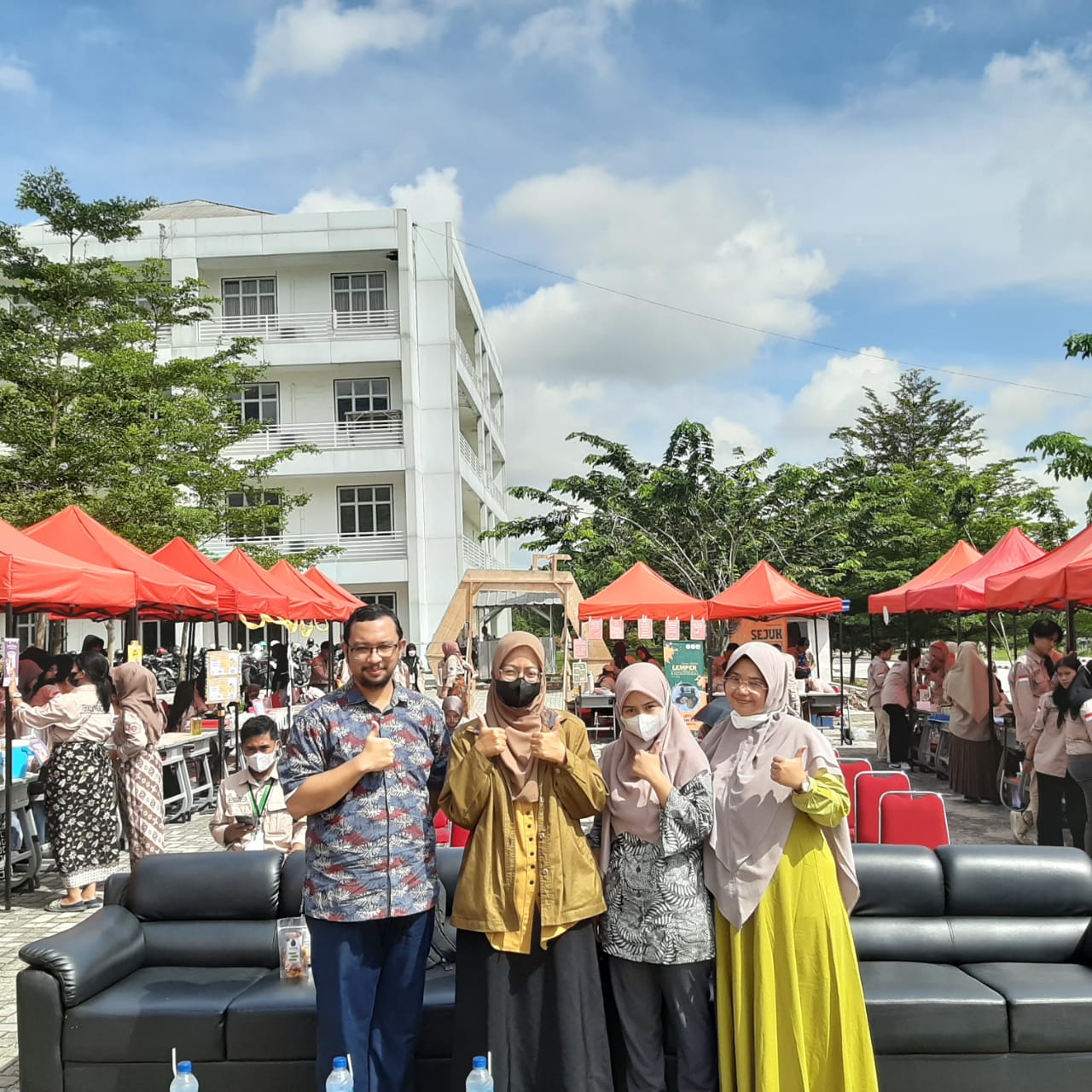 Foto bersama sebelum pembukaan - ITERA