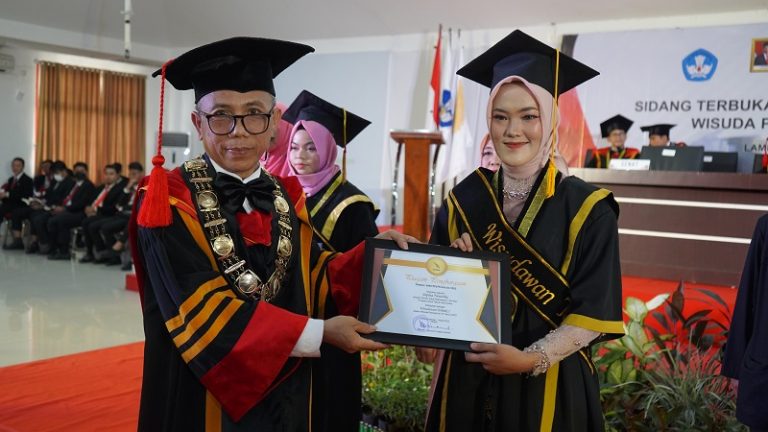 Perjuangan Para Wisudawan Terbaik dan Termuda ITERA - ITERA