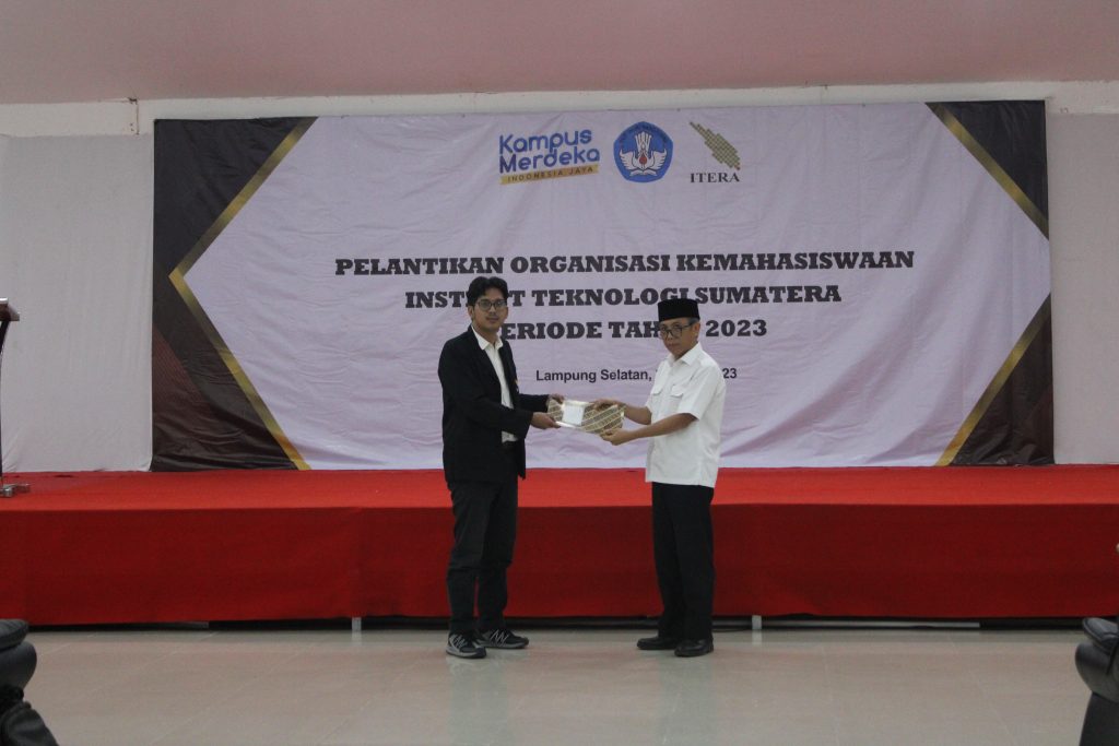 Rektor ITERA Lantik Presiden KM dan Pengurus Organisasi Kemahasiswaan ...