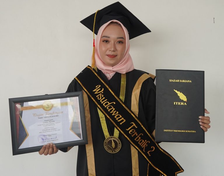 Kisah Tiga Wisudawan Terbaik Asal Prodi Farmasi dalam Wisuda ke-14 ITERA - ITERA
