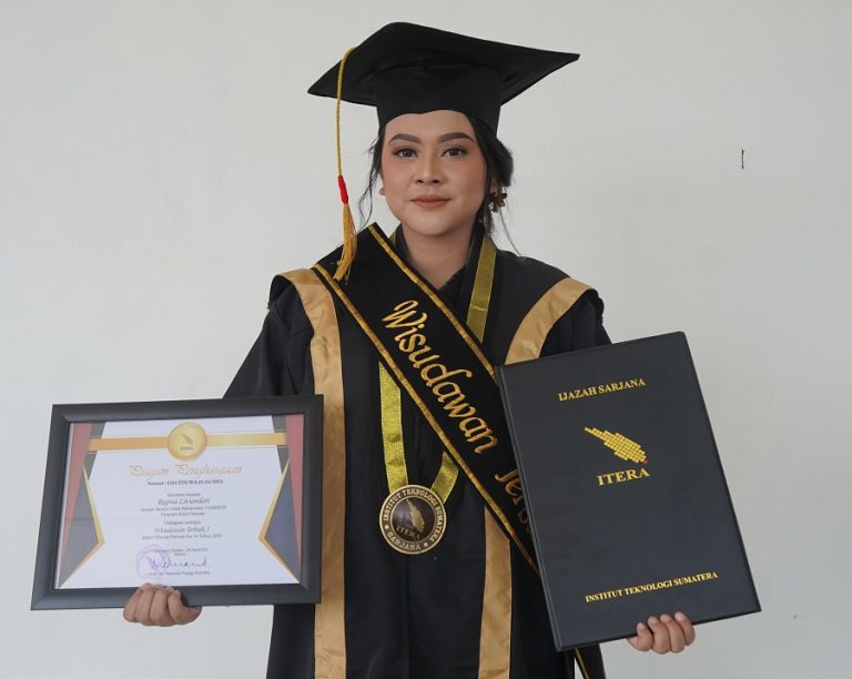 Kisah Tiga Wisudawan Terbaik Asal Prodi Farmasi dalam Wisuda ke-14 ITERA - ITERA