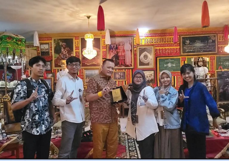 Tim Dosen DKV ITERA Teliti Sejarah Adat dan Budaya Lampung di Rumah Edukasi Budaya LGK - ITERA