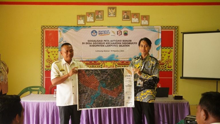 Dosen Teknik Sipil ITERA Sosialisasi Peta Mitigasi Banjir di Desa ...