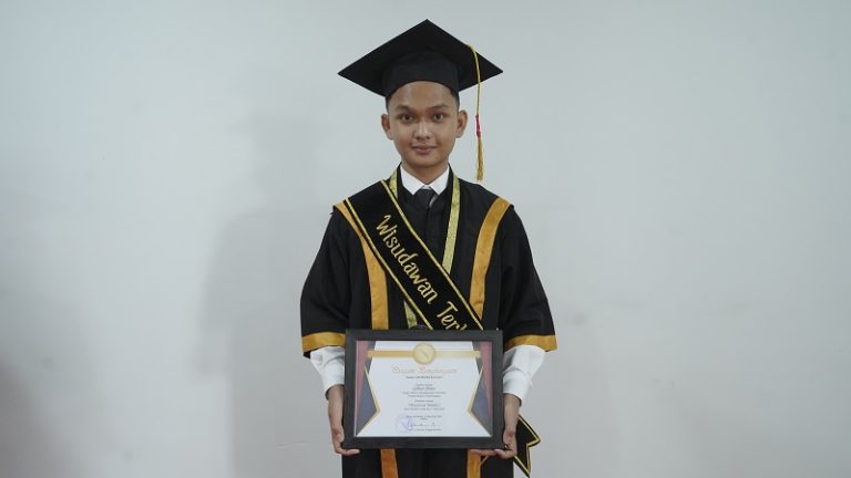 Aktif Ikuti Program MBKM Saat Kuliah, Ini Cerita Inspiratif Tiga Wisudawan Terbaik ITERA - ITERA