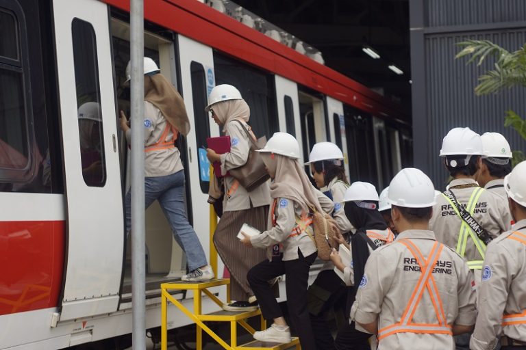 Mahasiswa Teknik Perkeretaapian ITERA Diajak Melihat Langsung ...