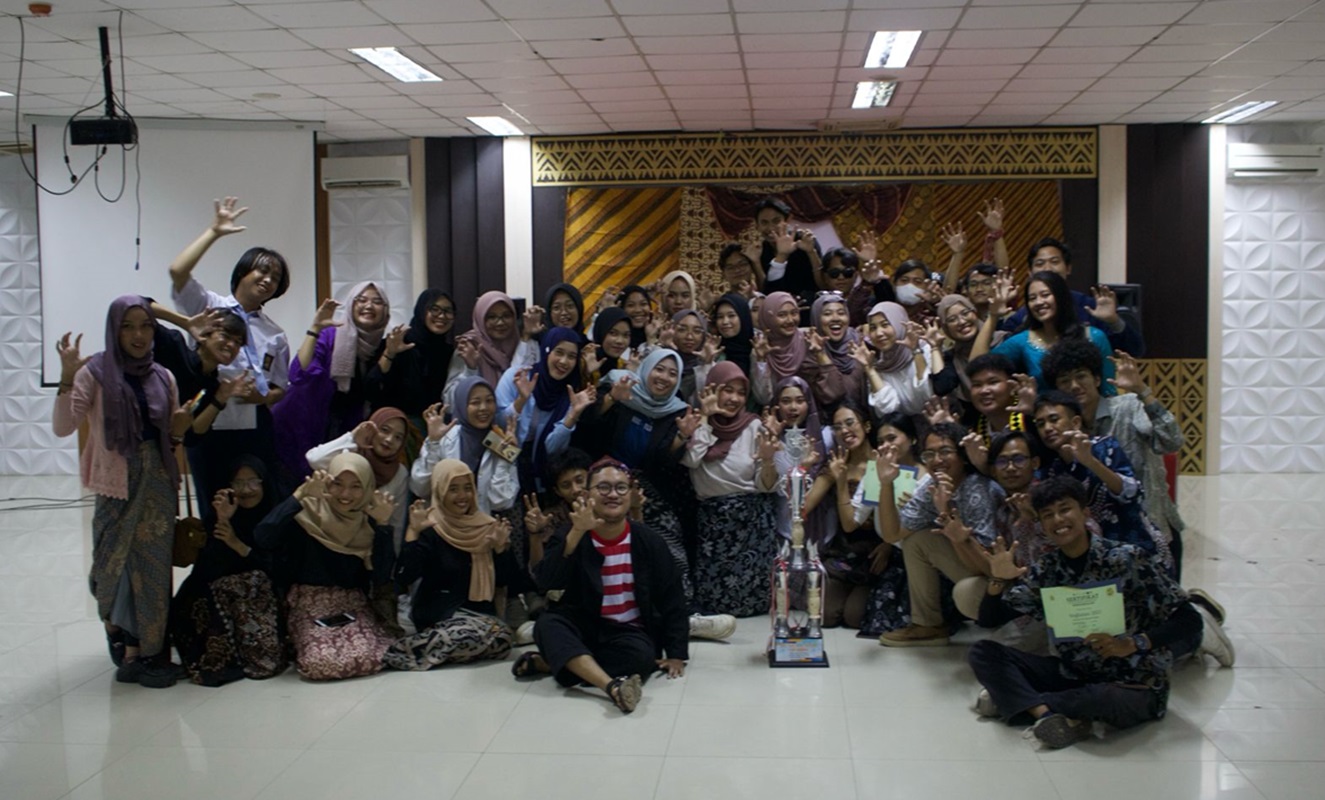 Parade Pakaian Tradisional Meriahkan Puncak Dies Natalis ke-6 Prodi SAP ...