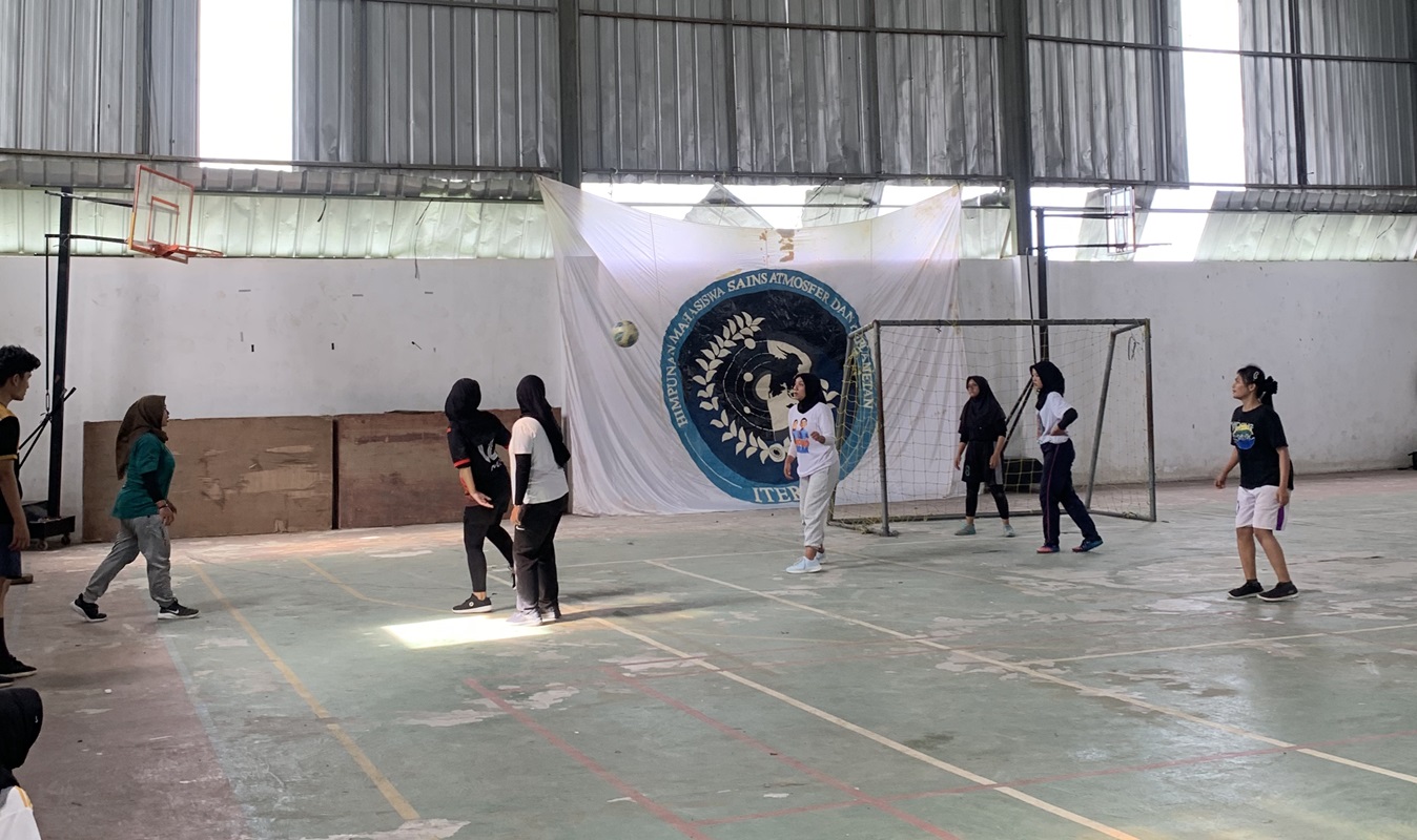 Parade Pakaian Tradisional Meriahkan Puncak Dies Natalis ke-6 Prodi SAP ...