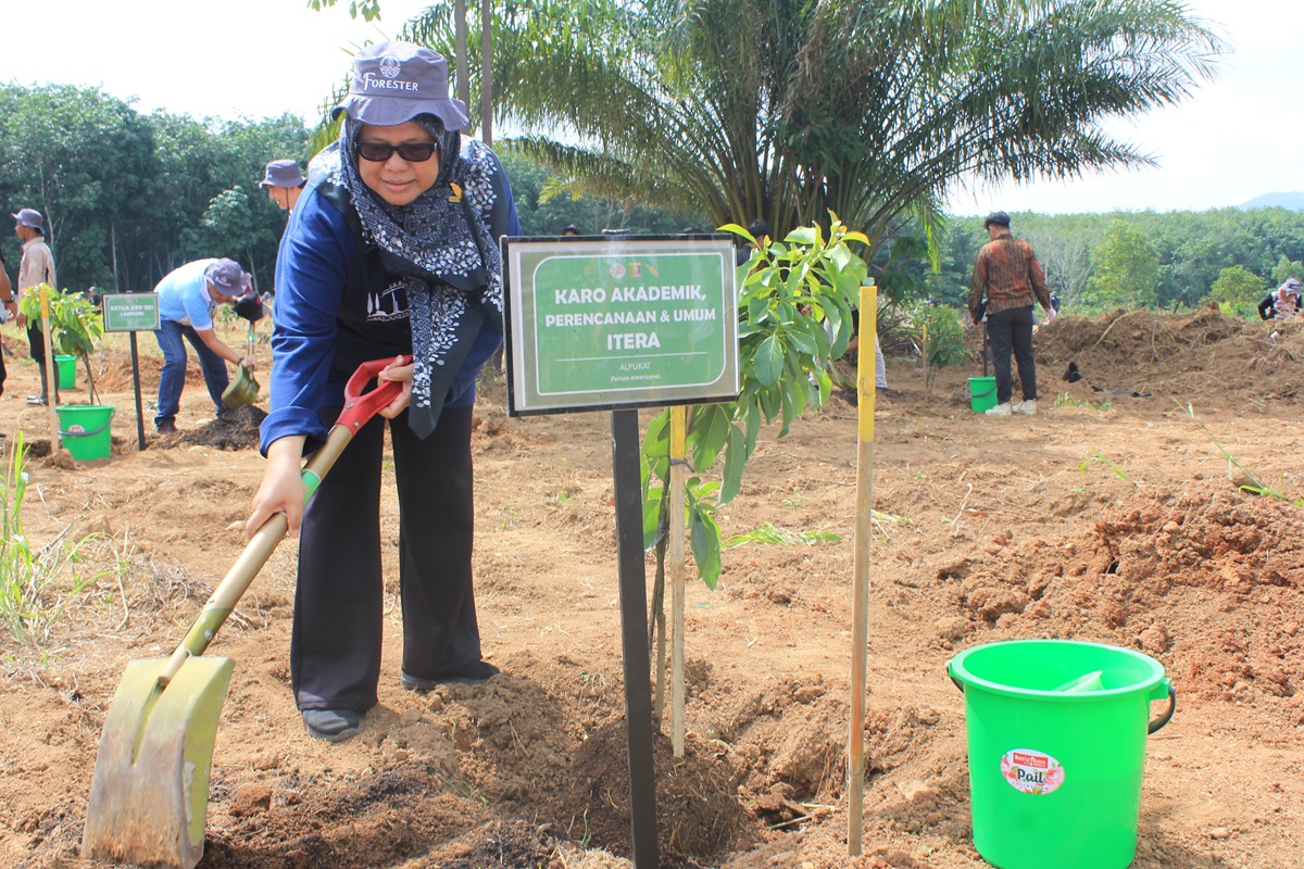 Itera dan Kementerian LHK Tanam Pohon Serentak, Wujud Komitmen Membangun Masa Depan Lingkungan ...