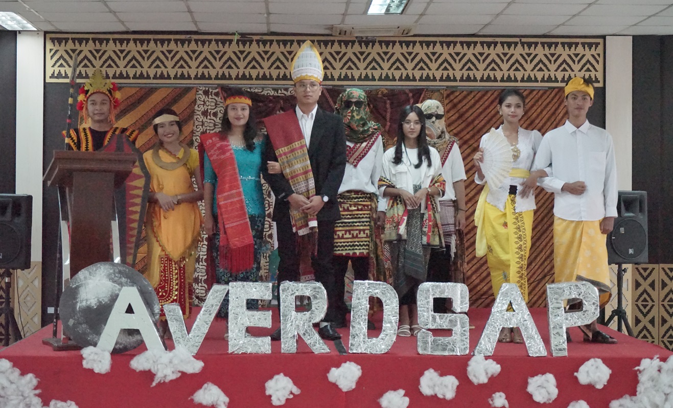 Parade Pakaian Tradisional Meriahkan Puncak Dies Natalis ke-6 Prodi SAP ...