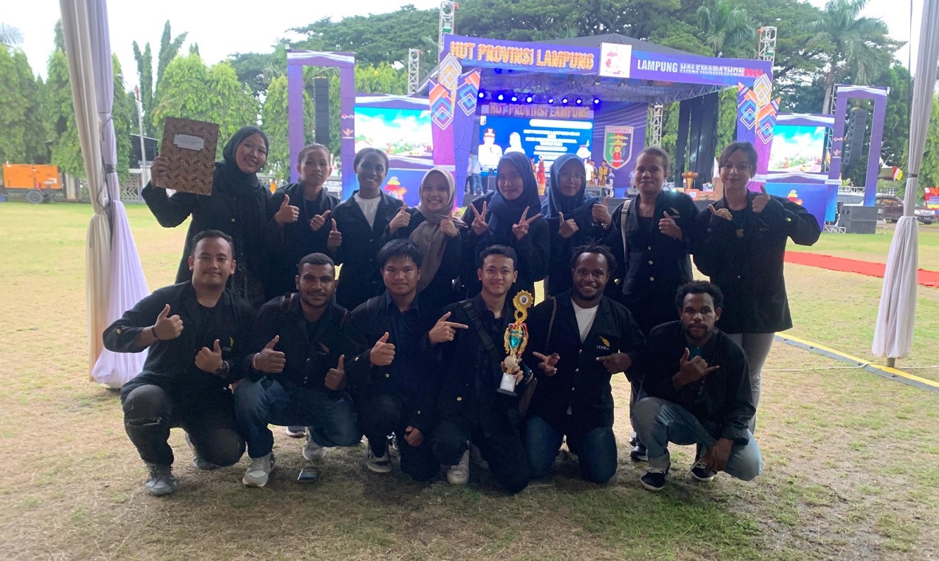 Bus Hidroponik Itera Juara Favorit Pawai Kendaraan Hias HUT Provinsi ...
