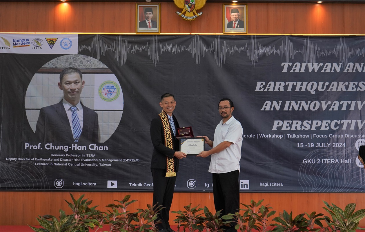 Itera Hadirkan Honorary Professor Prof Chung Han Chan dari National Central University Taiwan ...