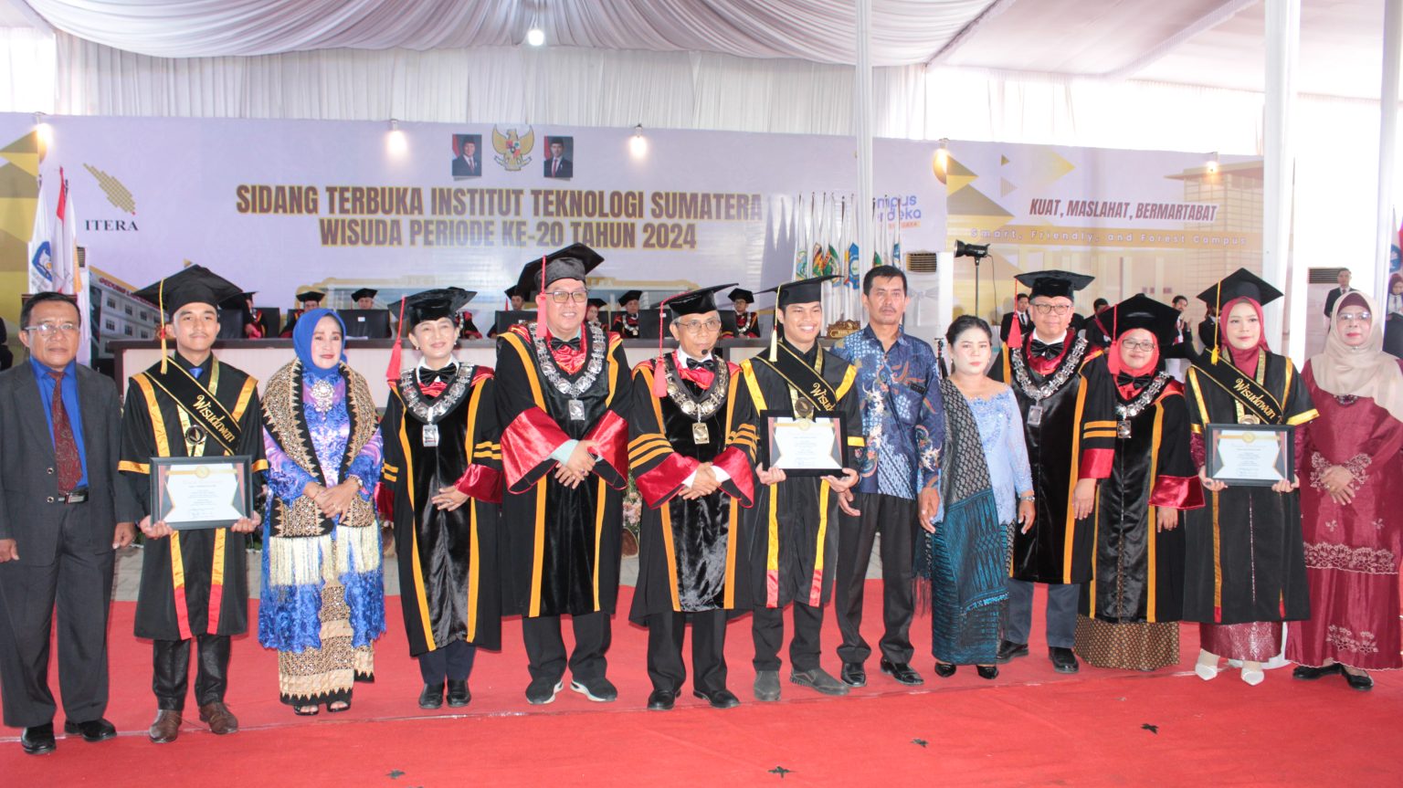Kisah Inspiratif Menggapai Prestasi dari Tiga Wisudawan Terbaik Itera - ITERA